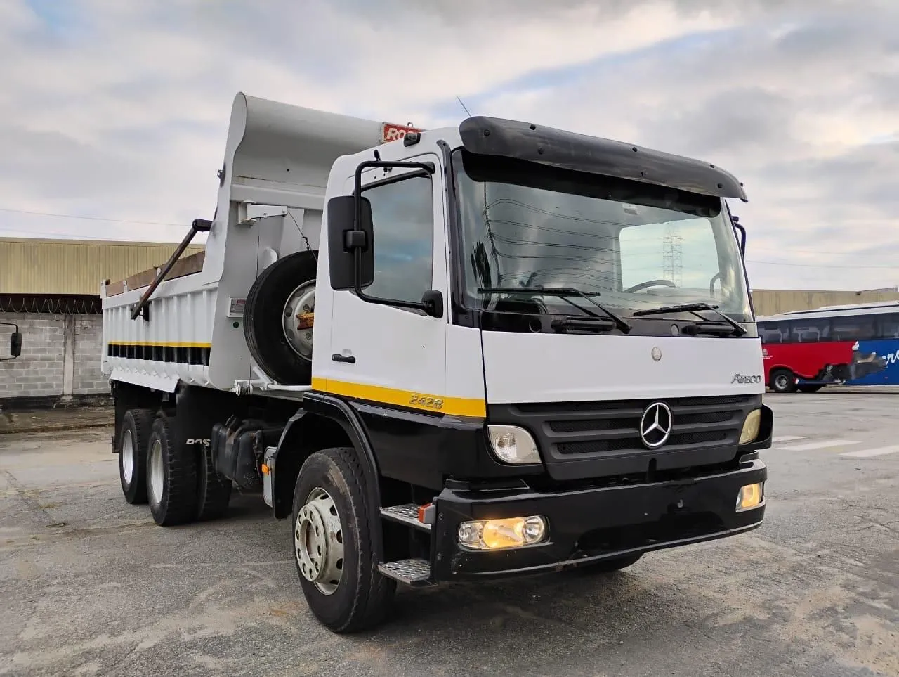 "caminhoes cacamba" - Caminhões no Brasil