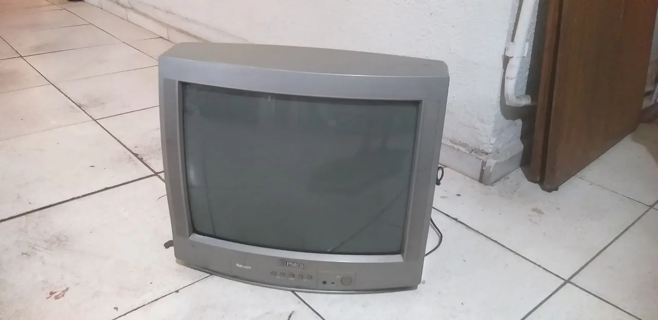 "tv de tubo" - TVs no Brasil