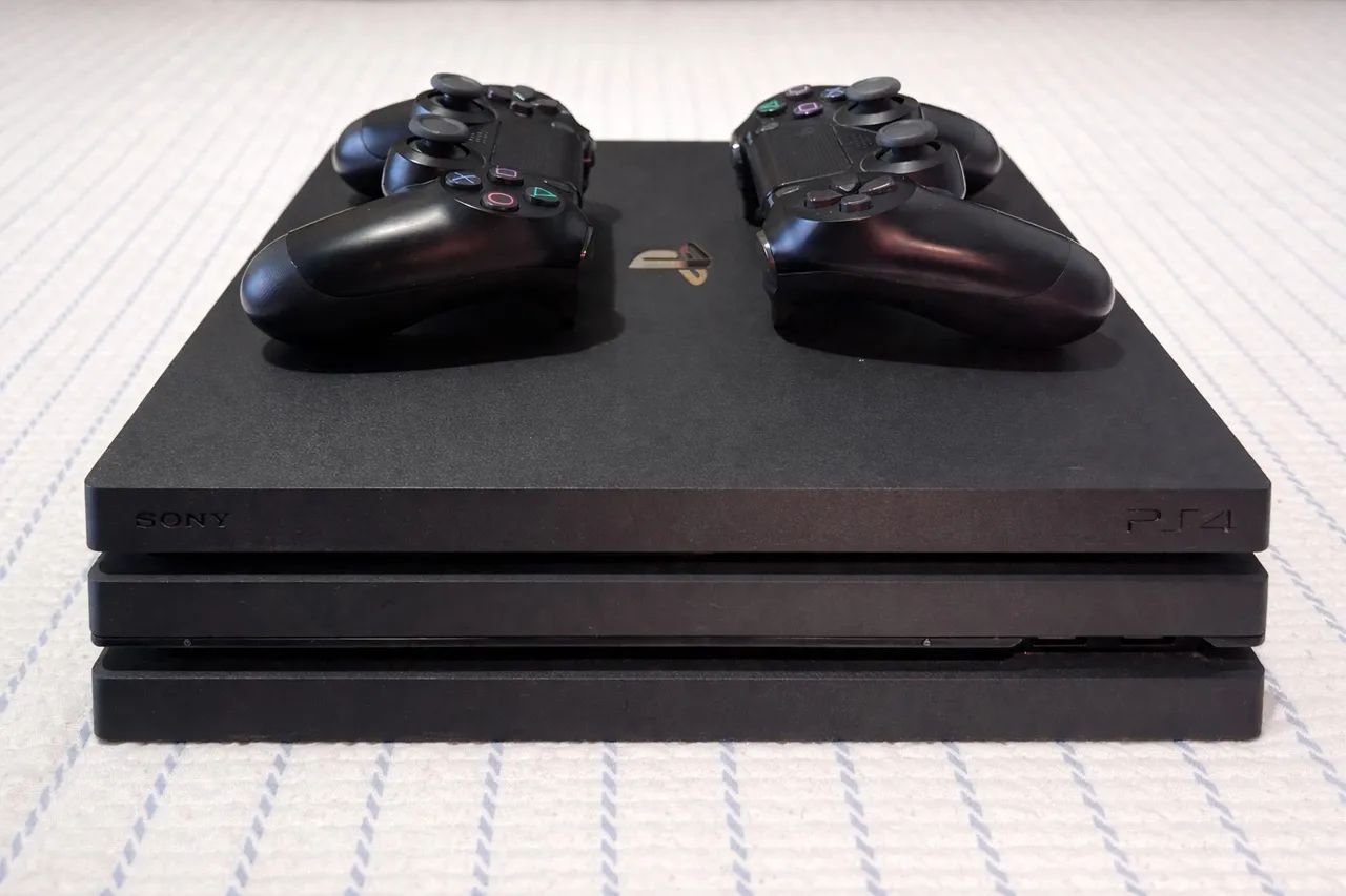 PS4 PRO 1TB + 2 CONTROLES + 2 JOGOS - SUPER CONSERVADO - Consoles de ...