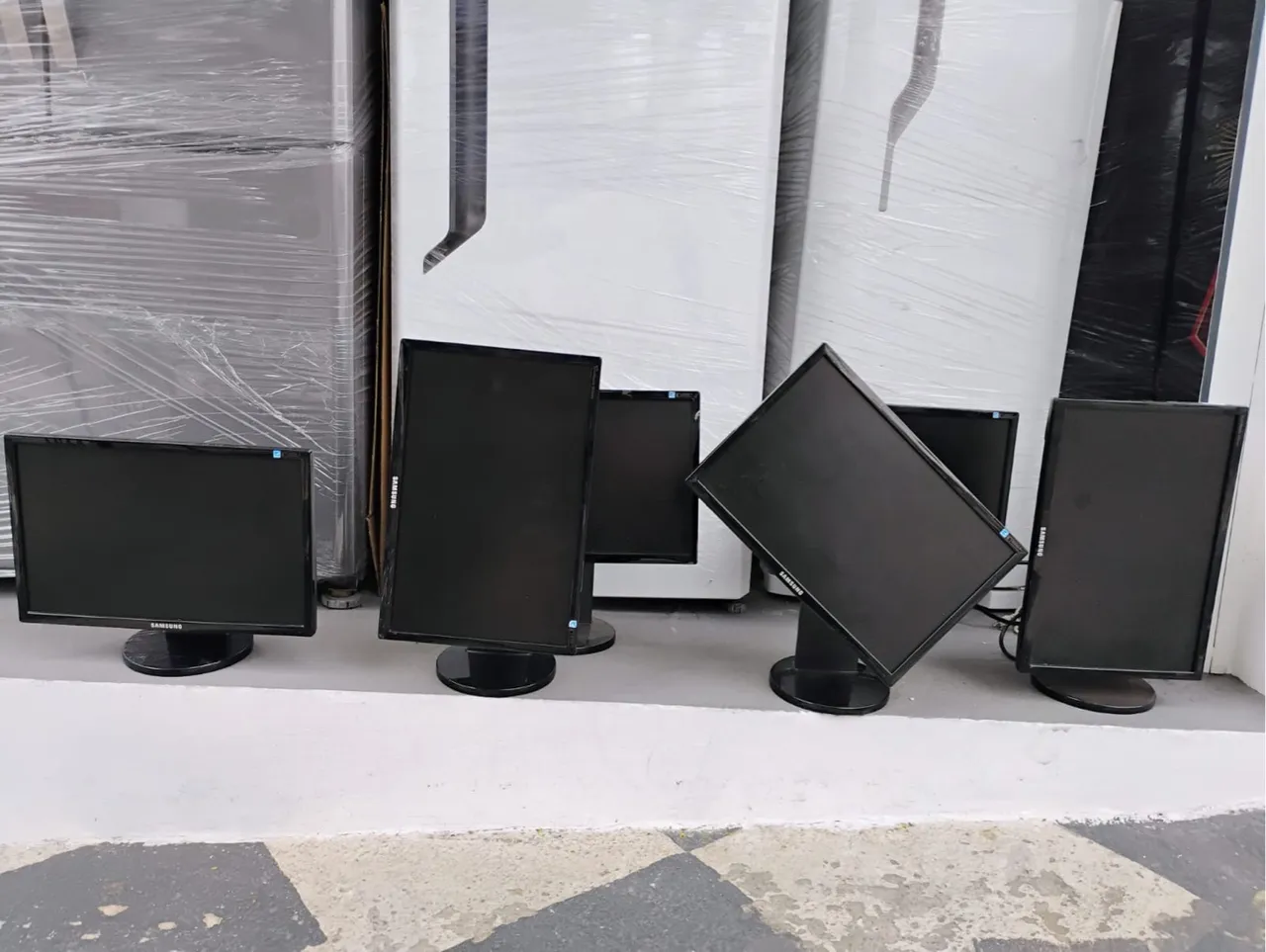 "monitor lcd 21 polegadas" no Brasil