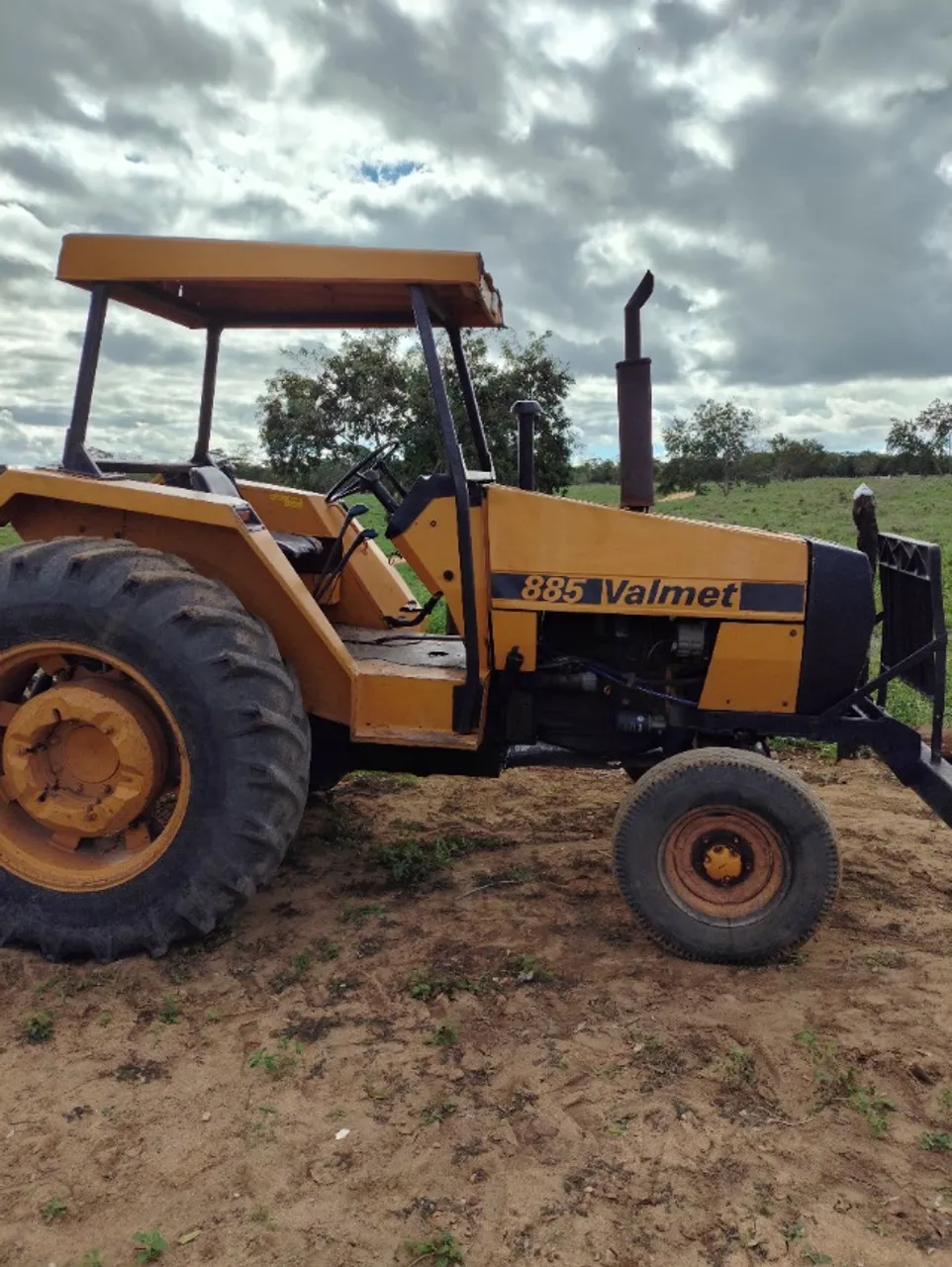 "trator pequeno" - Tratores e máquinas agrícolas no Brasil