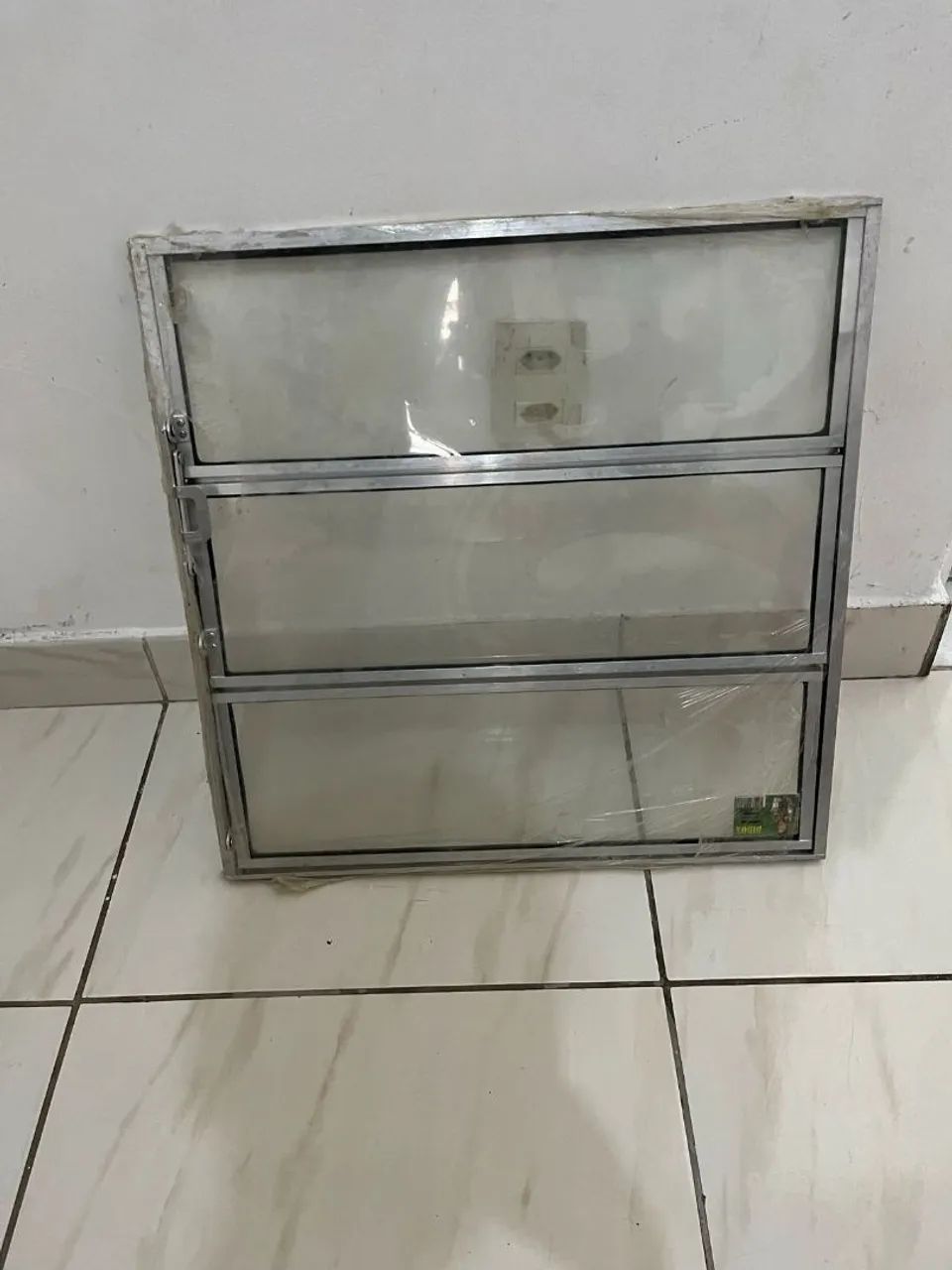 Vitro de Alumínio 60x60 - Portas e Janelas - Engenho Velho de Brotas ...