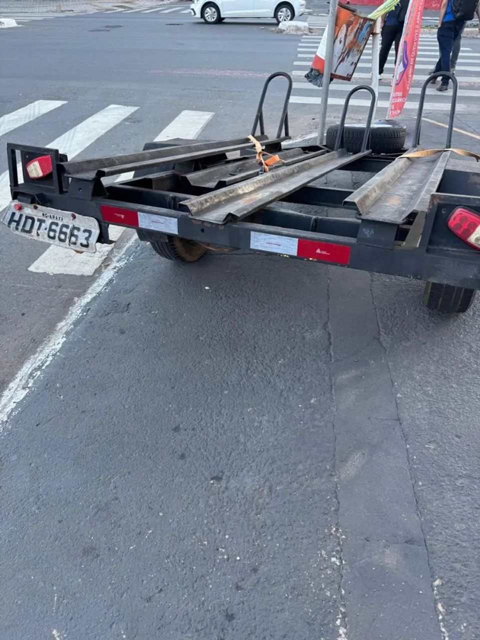 Vendo carretinha reboque 3 moto valor 4000,00 falar Wesley 62 ...