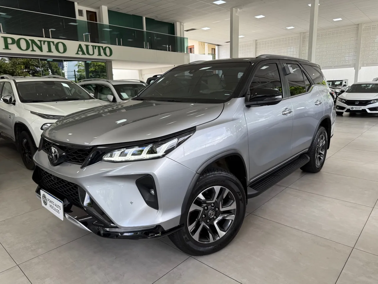 TOYOTA HILUX SW4 DIAMOND 2.8 TB 4X4 DIE. AUT. Usados e Novos