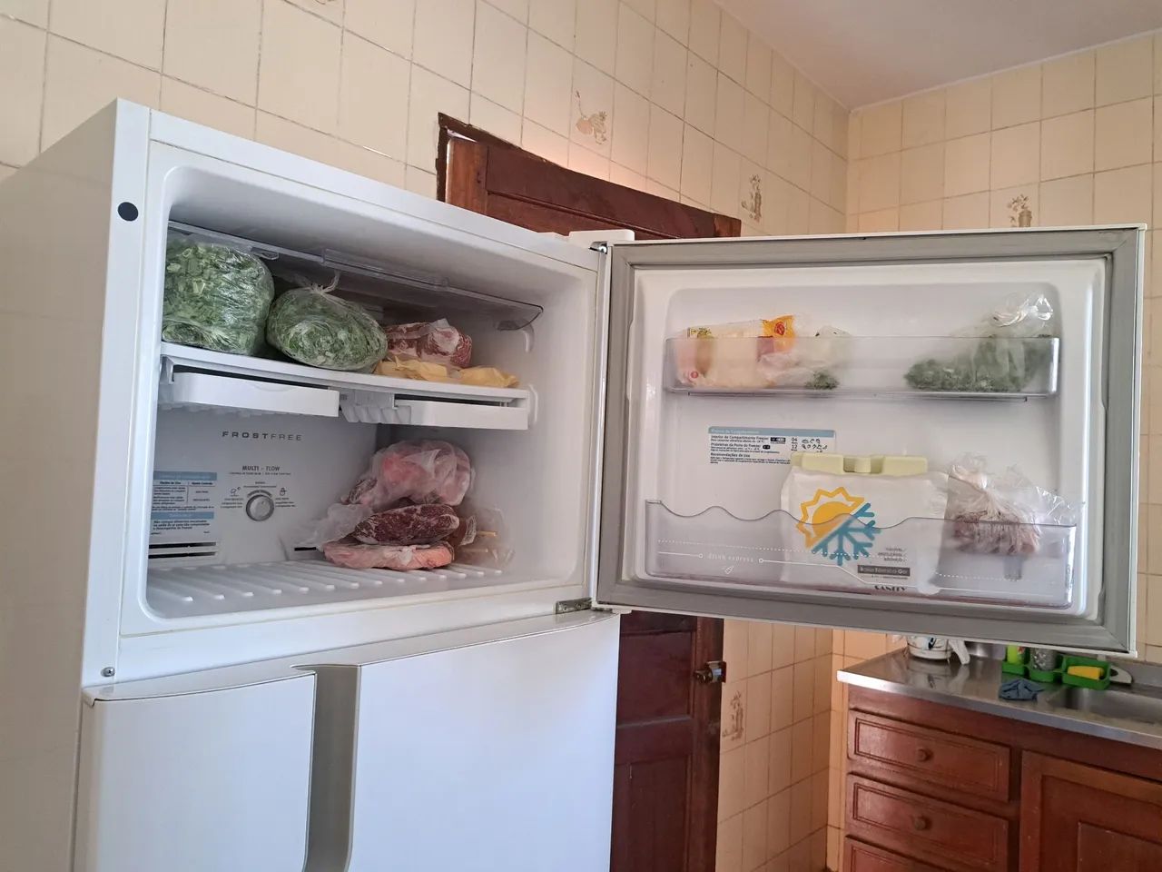 Na compra da Geladeira, leva uma Árvore de Natal de brinde ...