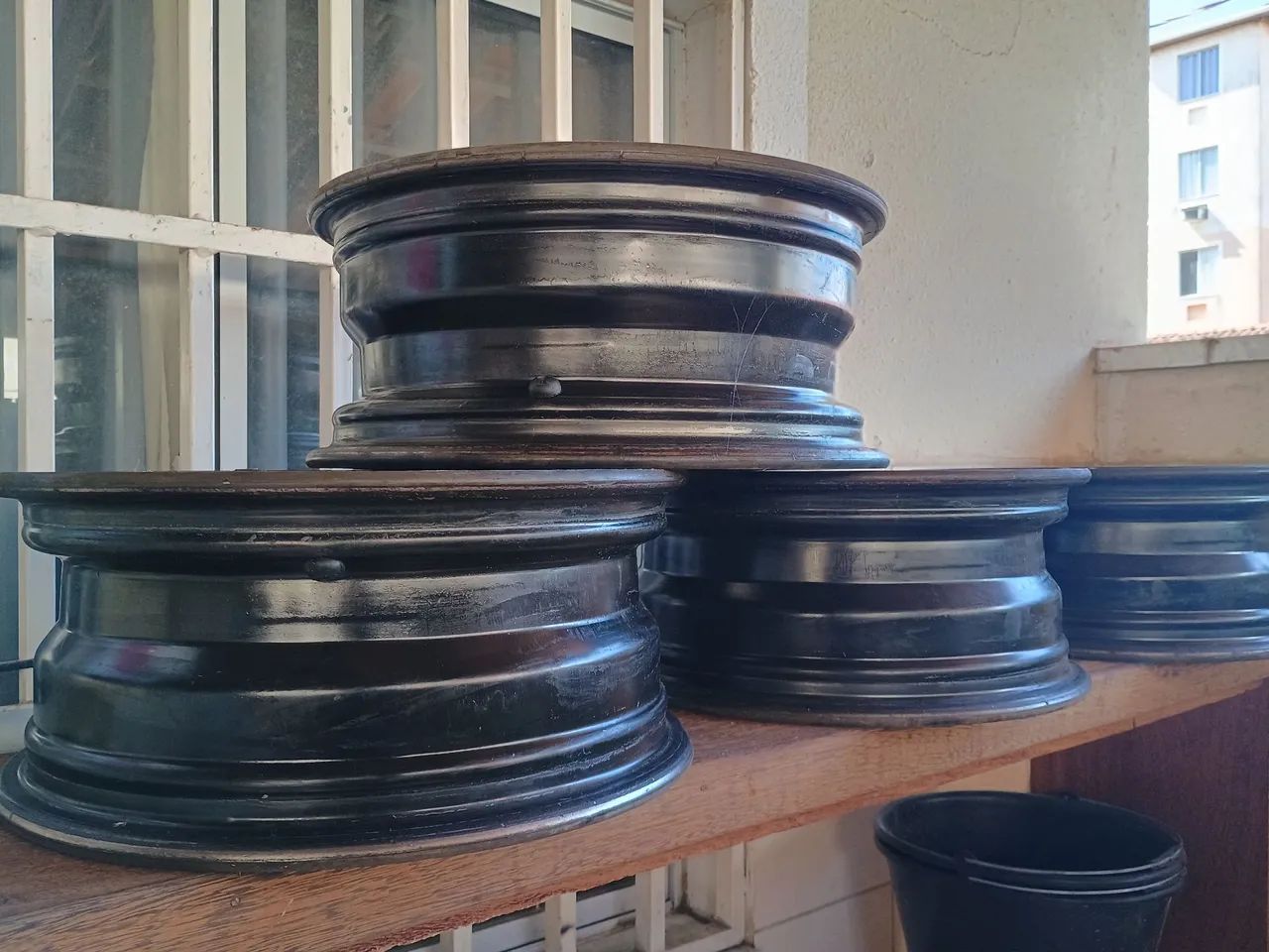 Vendo jogo de rodas originais Renault Sandero aro 15 com calotas ...