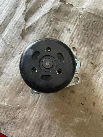 Bomba De Água (210106094r) Nissan Kicks - Carros, vans e utilitários ...