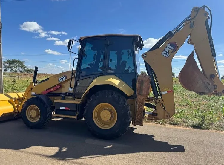 "retro escavdeira" no Brasil