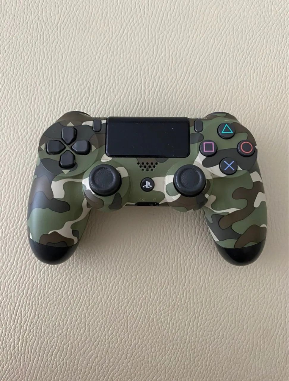 PS4 Slim,3 controles,4 jogos,1 refrigerador, e botoes adicionais para ...