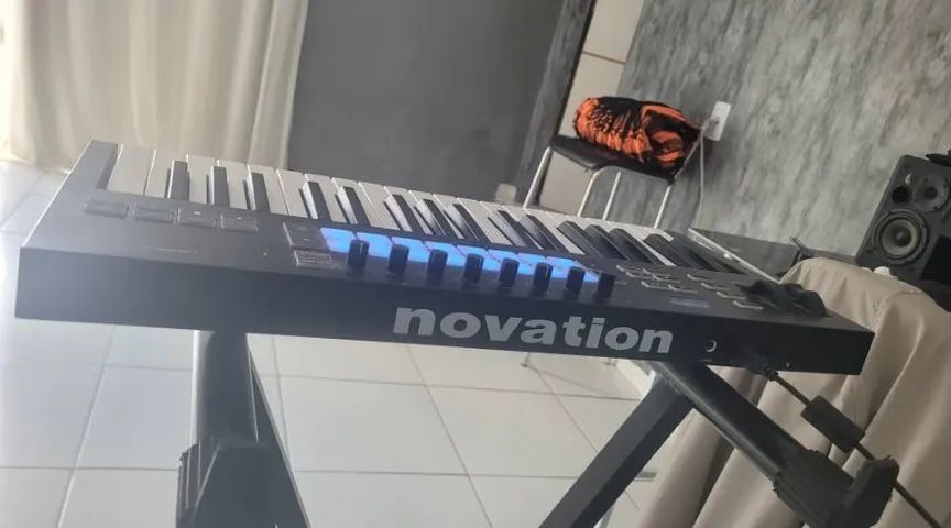 Teclado controlador Novation LaunchKey MK3 37 Teclas - Instrumentos ...