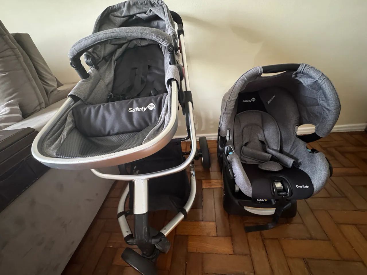 Carrinho + bebê conforto Safety semi novo. - Maternidade e Cuidados com ...