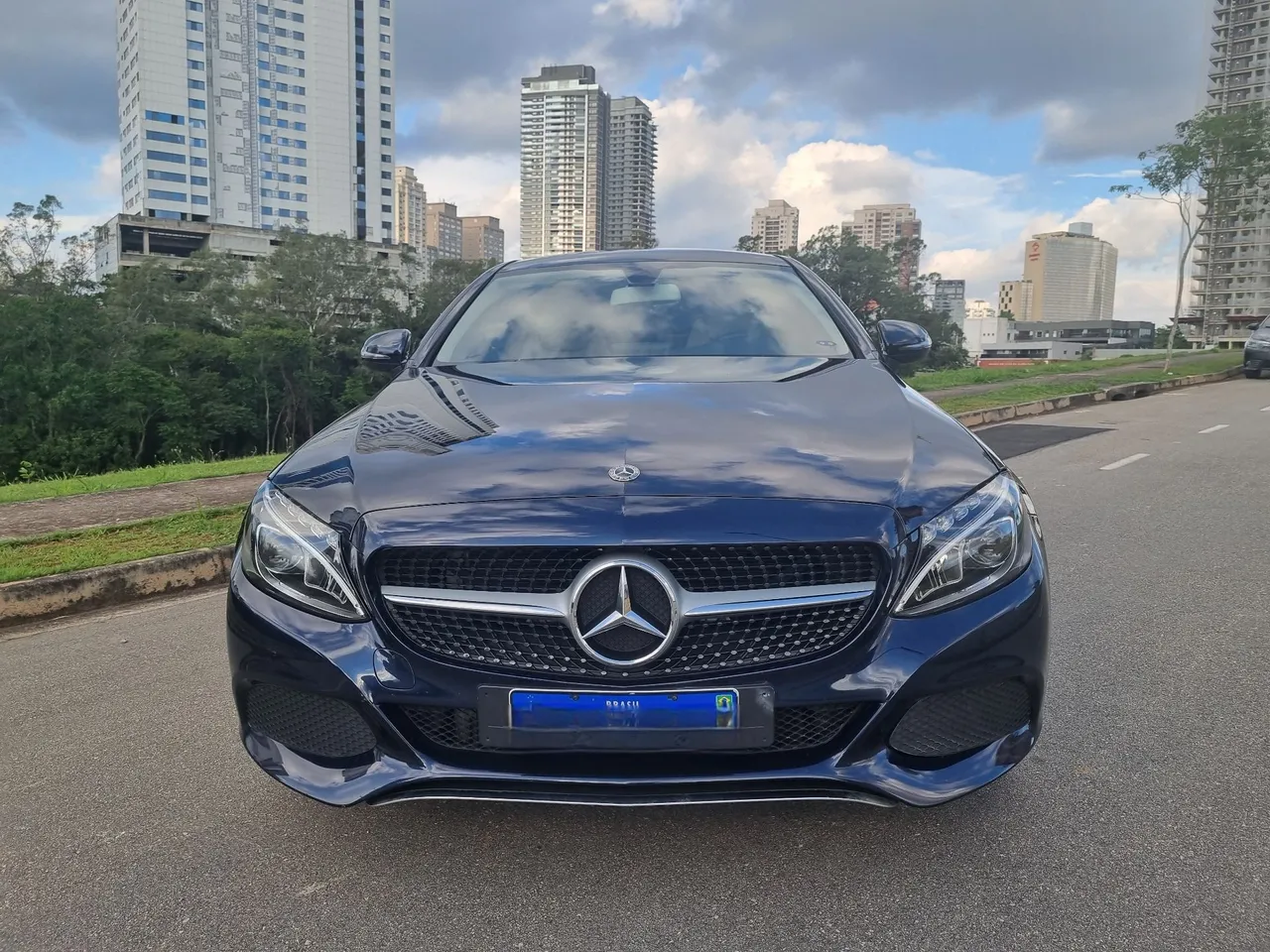 MERCEDES-BENZ C-180 CGI COUPE AVANT. 1.6 TB 16V AUT. Usados e Novos