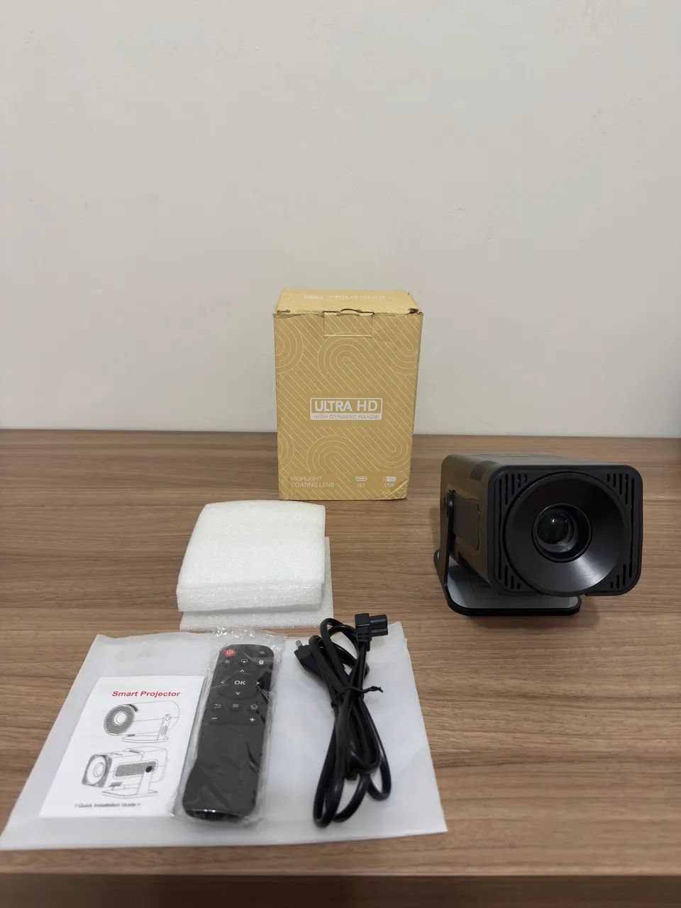 Mini Projetor Smart Android - Ultra HD sem marcas de uso. - Projetores ...