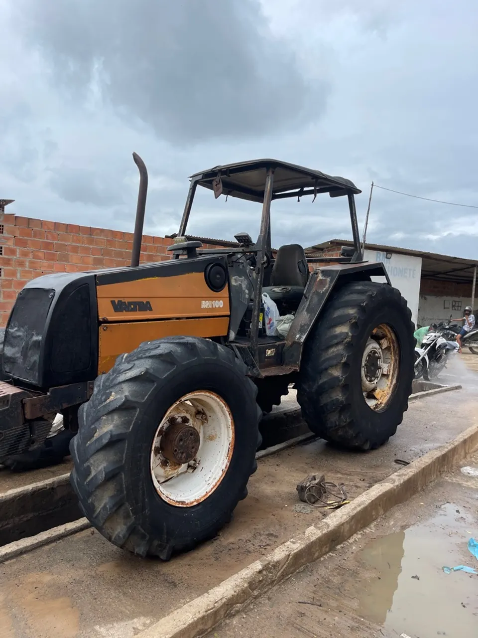 "valtra bm 100" - Tratores e máquinas agrícolas no Brasil