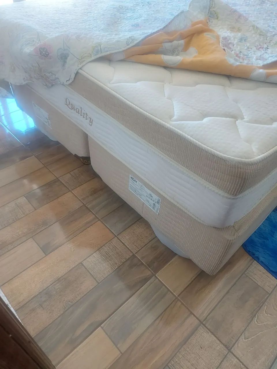 Colchão king Box com cabeceira + mesinhas + sofa - Camas e Colchões ...