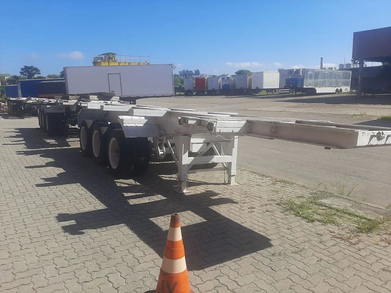 Porta container - Caminhões - Parque Residencial Bambi, Guarulhos ...