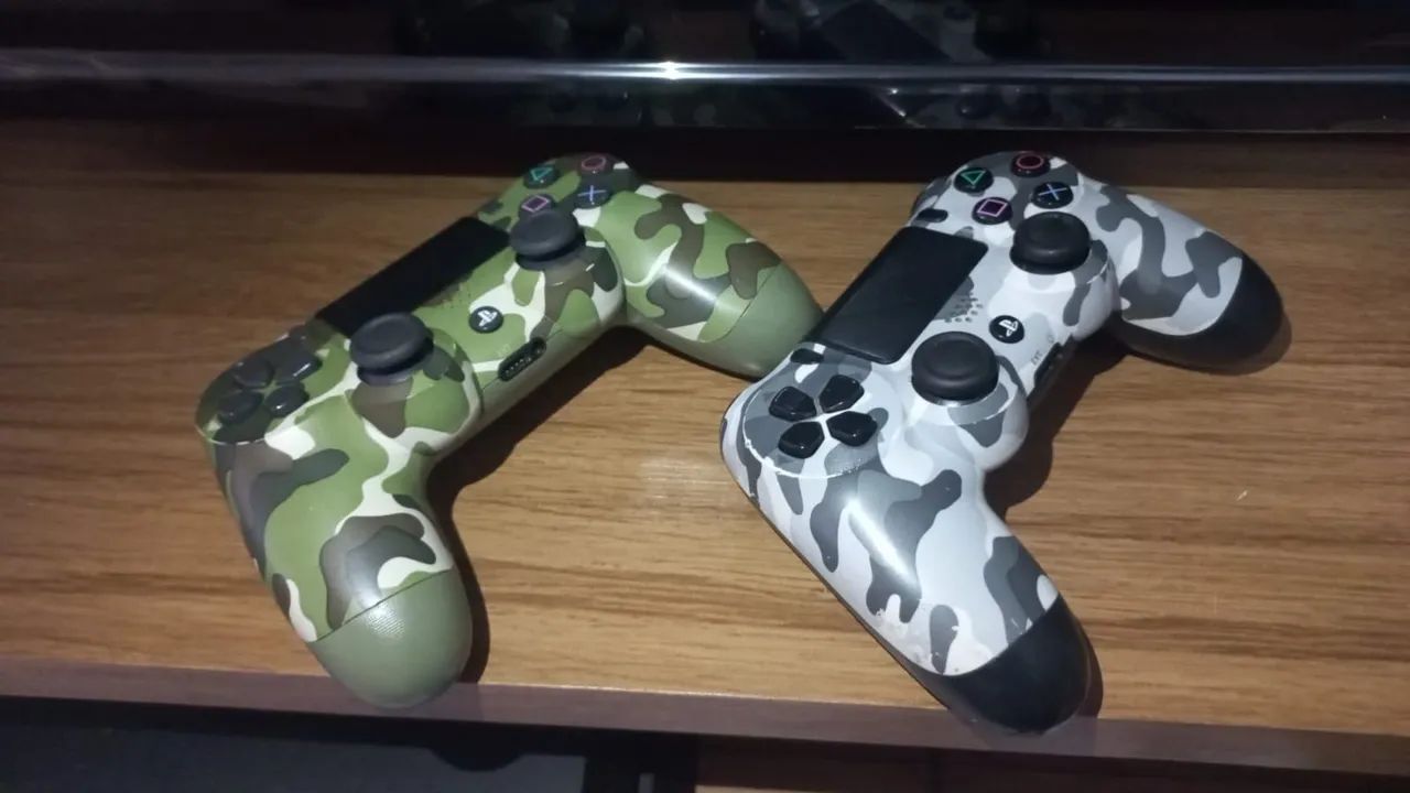 Procuro ps5 pra compra, dou ps4 1TB com 12 jogos, 2 controles e 5 meses de uso como descon ...