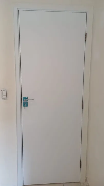 "alisar de porta" no Brasil