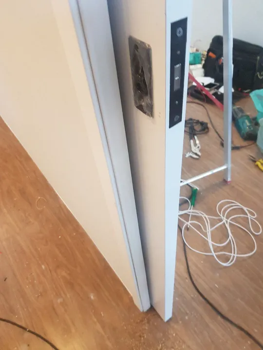 "porta de embutir" no Brasil