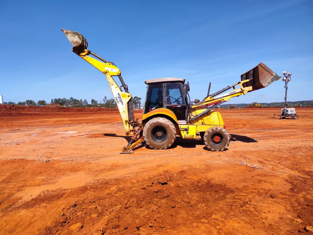 "retroescavadeira" - Máquinas pesadas para construção no Brasil