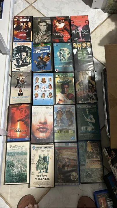 Lote de DVDs e VHS - Diversos Títulos - DVD, Blu-Ray e Vídeo Cassete - Feitoria, São Leopoldo ...