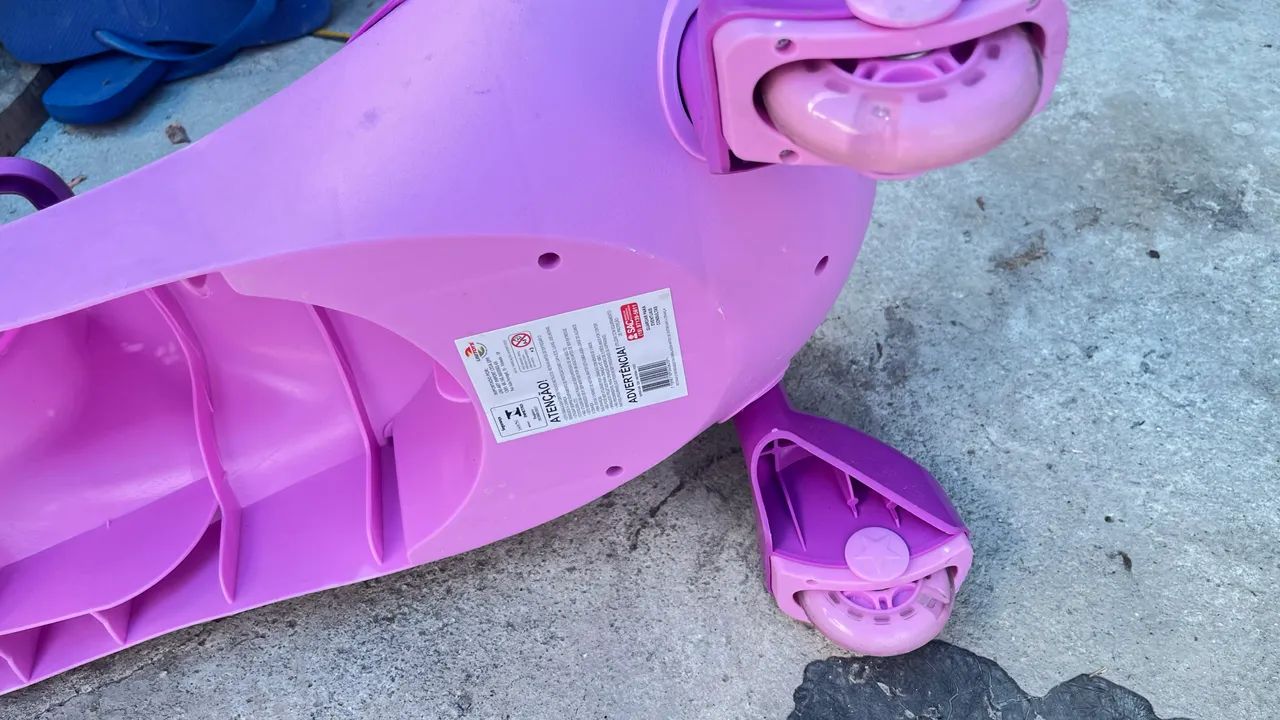 Carrinho Rolimã 100kg Com Gira 360o Infantil Luz De Led Rosa Rosa/roxo ...