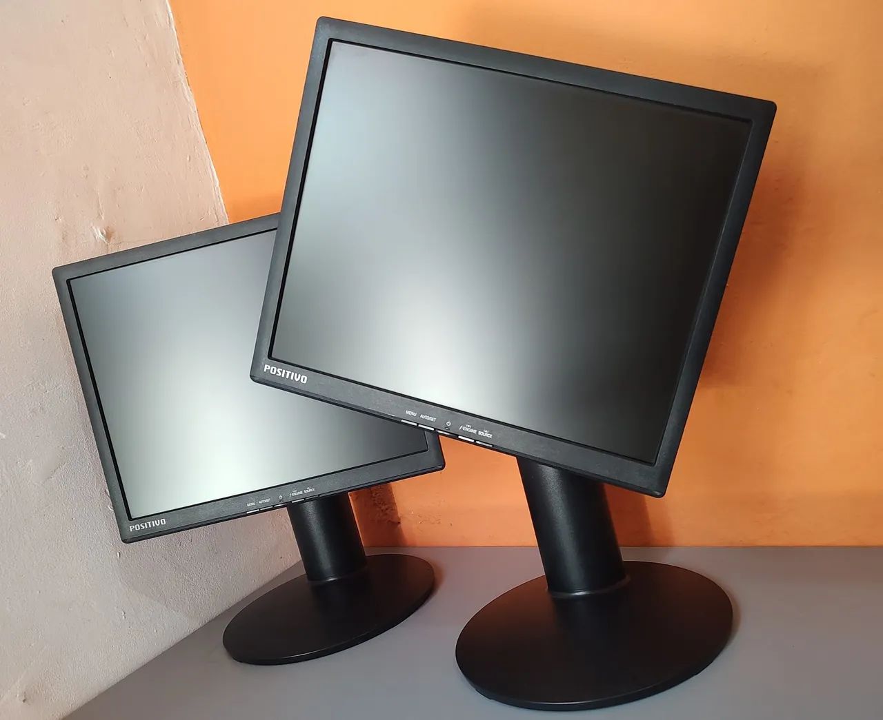 Monitor 17 Polegadas com Ajuste de altura e rotação da tela - DVD, Blu ...