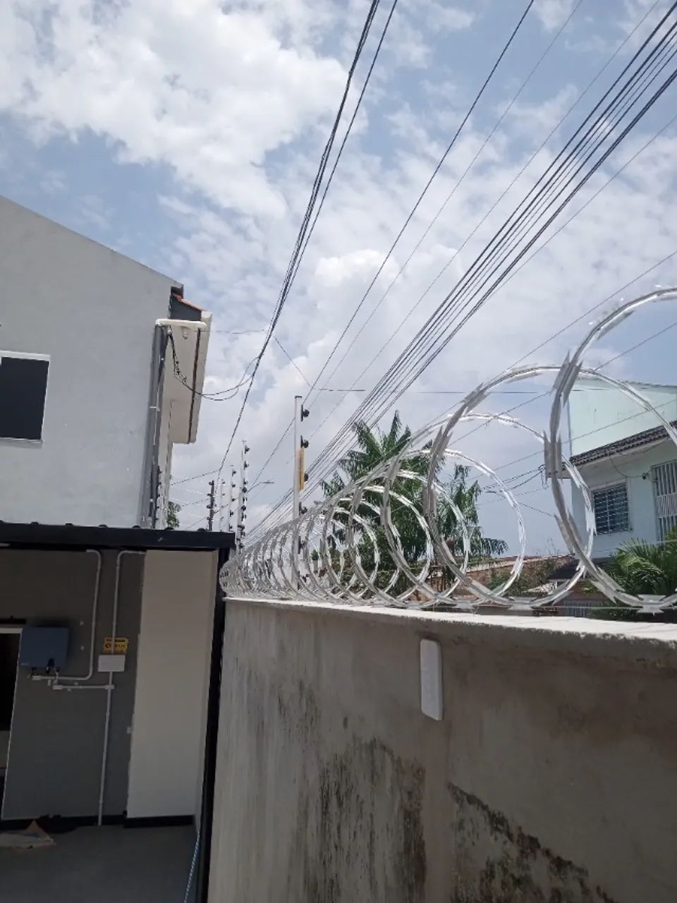 Cerca elétrica com concertina ( Qualidade comprovada ). Segurança e ...