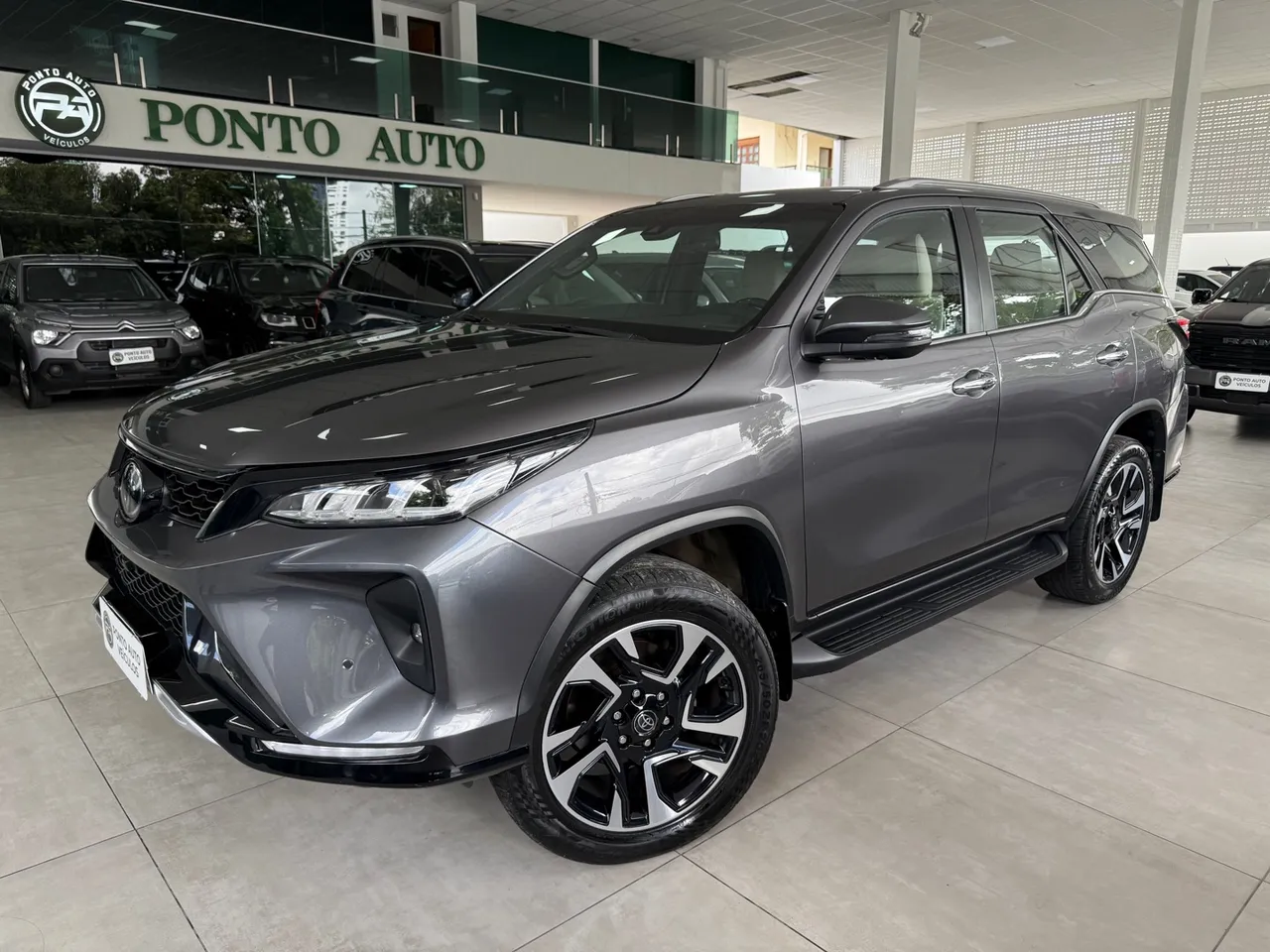 TOYOTA HILUX SW4 DIAMOND 2.8 TB 4X4 DIE. AUT. Usados e Novos