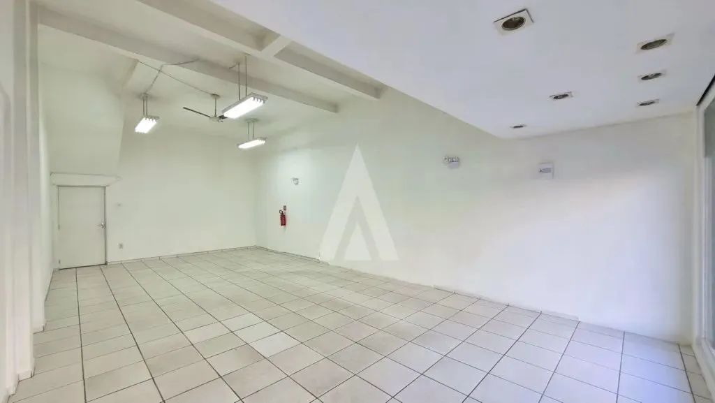 Loja no centro de Joinville, na Rua Dr. João Colin, com 125,19m², tendo ...