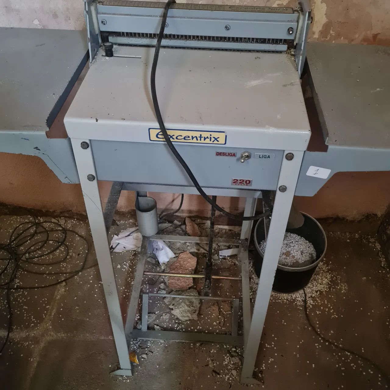 Máquina de Encadernar Excentrix 220V - Equipamentos Para Comércio ...