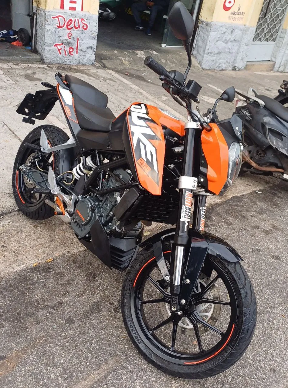 Motos KTM DUKE 200 no Brasil