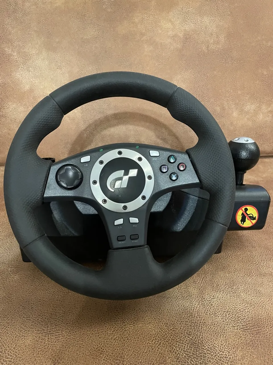 "volantes logitech" no Brasil