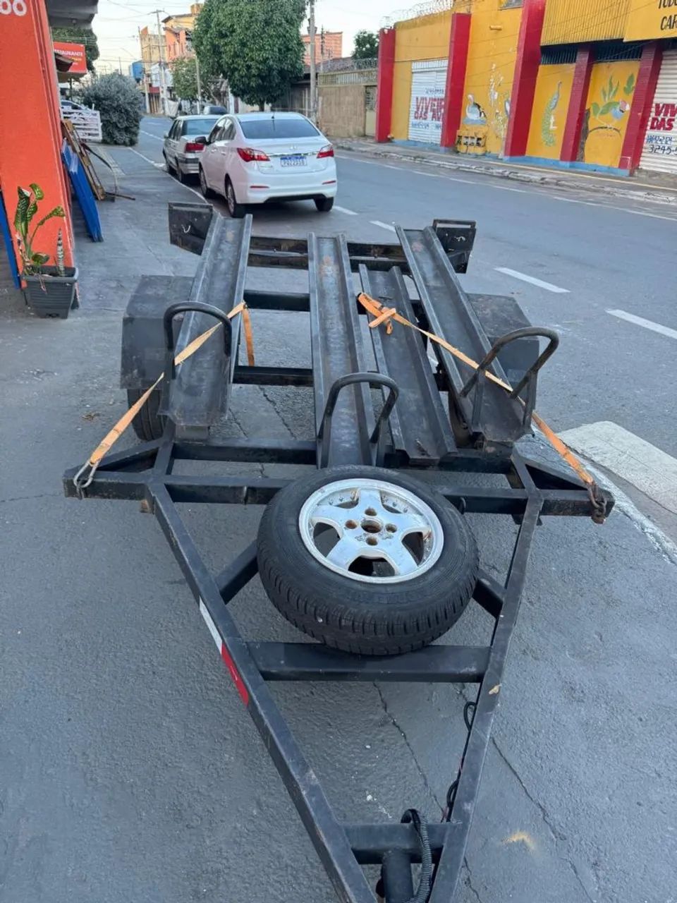 Vendo carretinha reboque 3 moto valor 4000,00 falar Wesley 62 ...