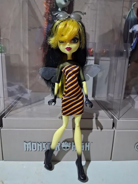 Boneca Monster High Bee create a monster - Antiguidades - Centro ...