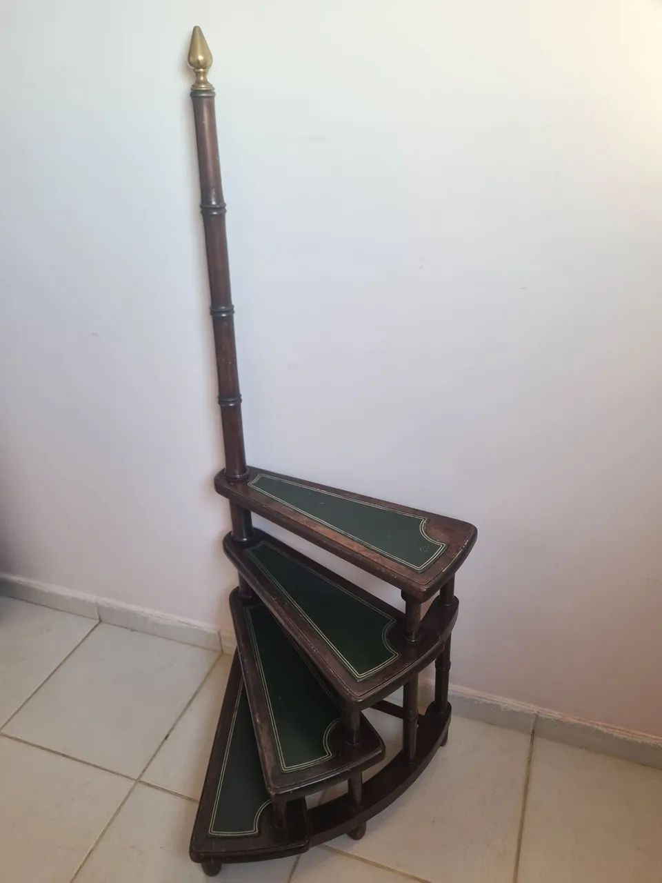 Escada de Biblioteca Inglesa em Madeira Nobre - Peça de Acervo e ...