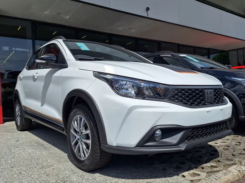 FIAT ARGO TREKKING 1.3 8V FLEX AUT. Usados e Novos