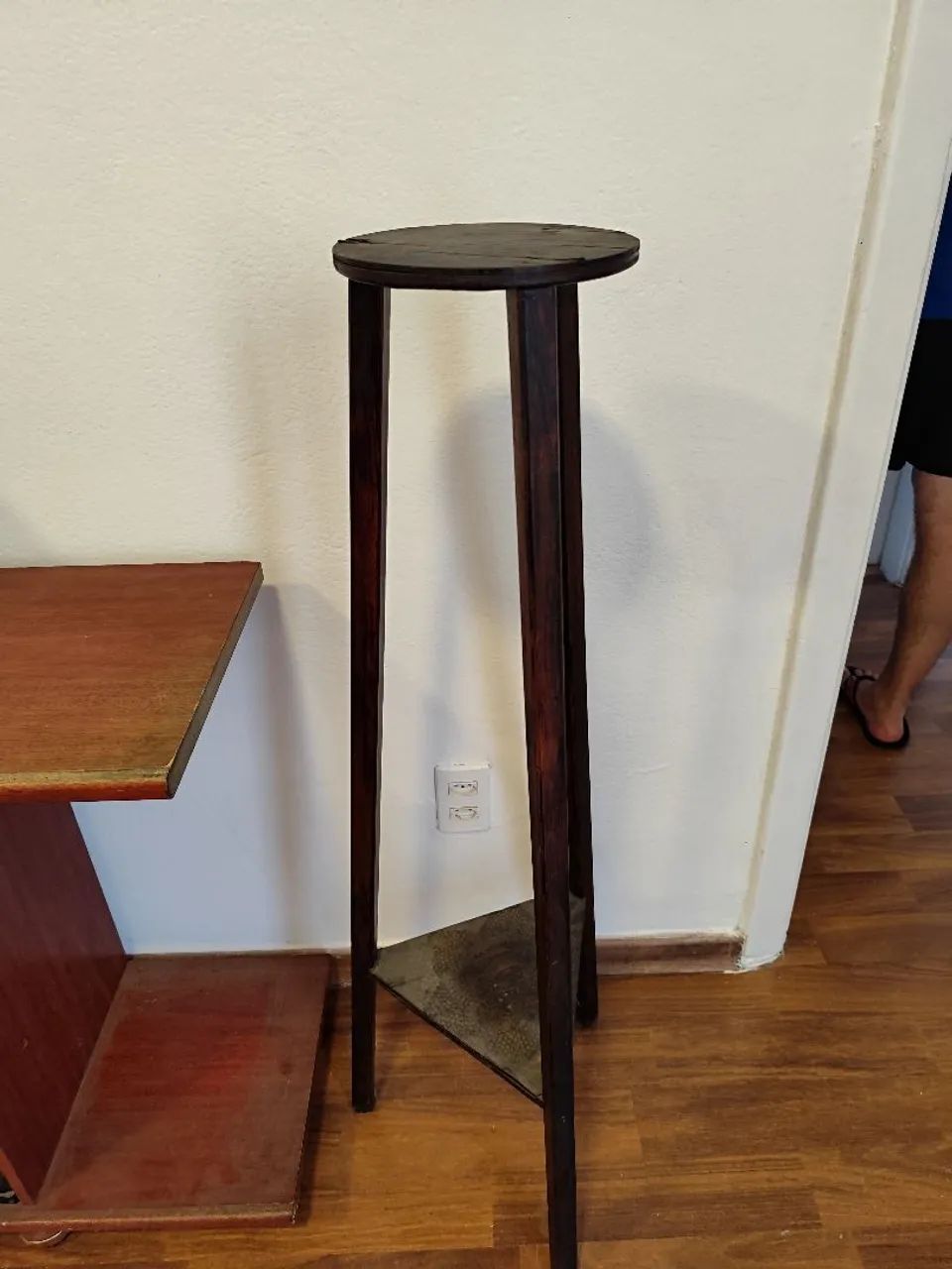 Par de Pedestais / Colunas Decorativas em Madeira - Estilo Clássico ...