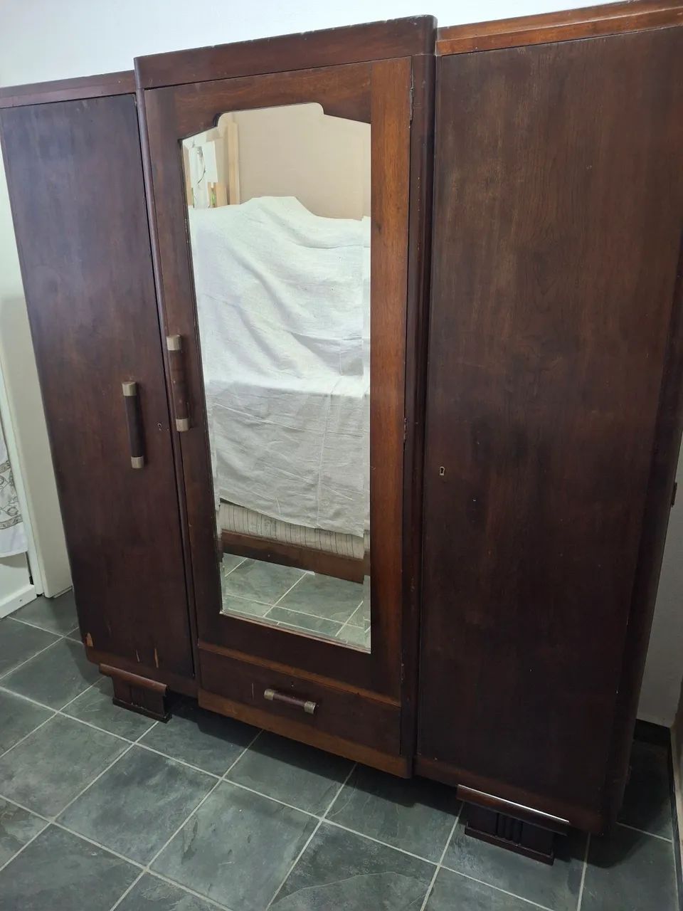 Guarda-Roupa Vintage em Madeira Maciça - Armários e Guarda-Roupas ...