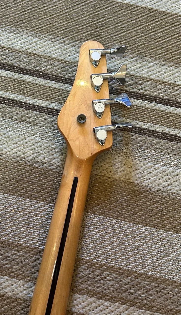 Precision Bass Washburn Lyon, modificado! (4 cordas) - Instrumentos ...