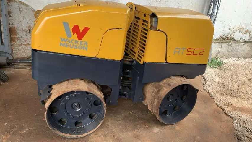 "rolo compactador" no Brasil
