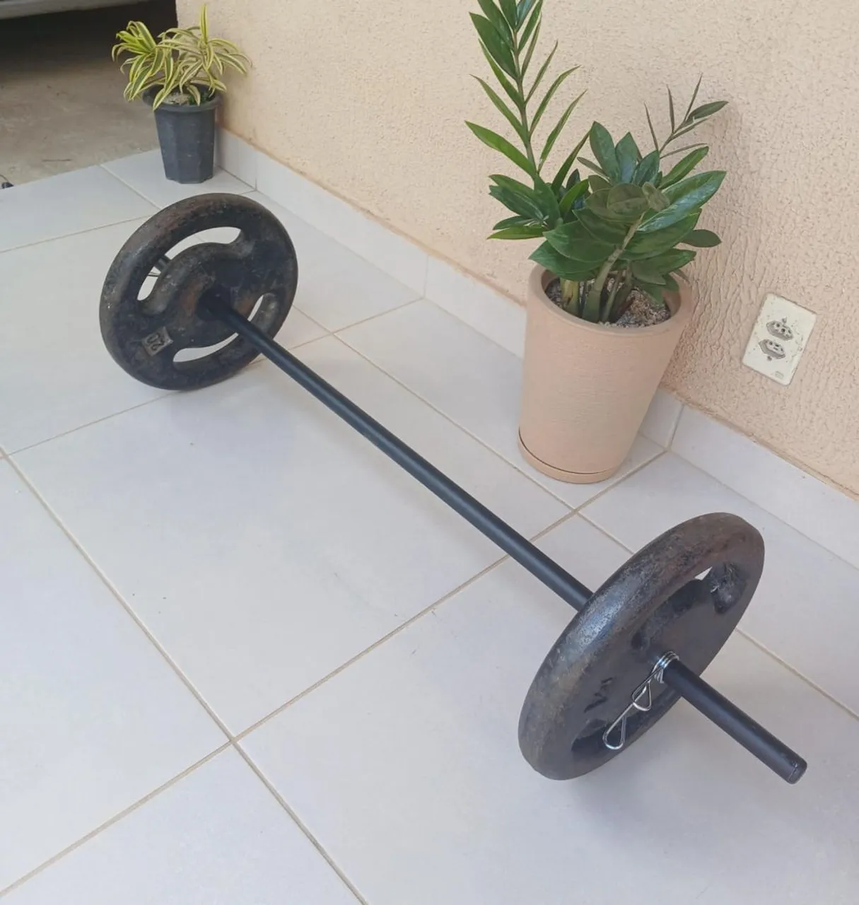 "barras com anilhas" - Academia e Exercícios no Brasil