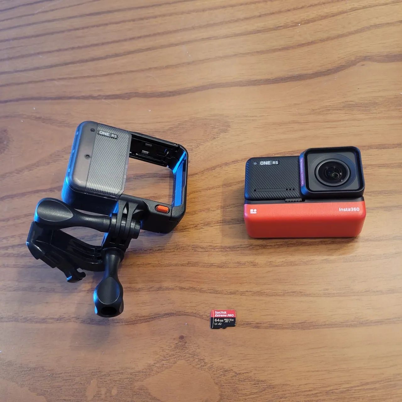 Câmera de Ação Insta360 OneRS 4K Edition + Cartão 64GB Sandisk + Capa e ...