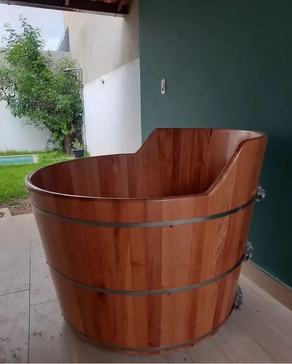 Ofurô semi nova 2.000 litros - Equipamentos Para Comércio - Planície da ...