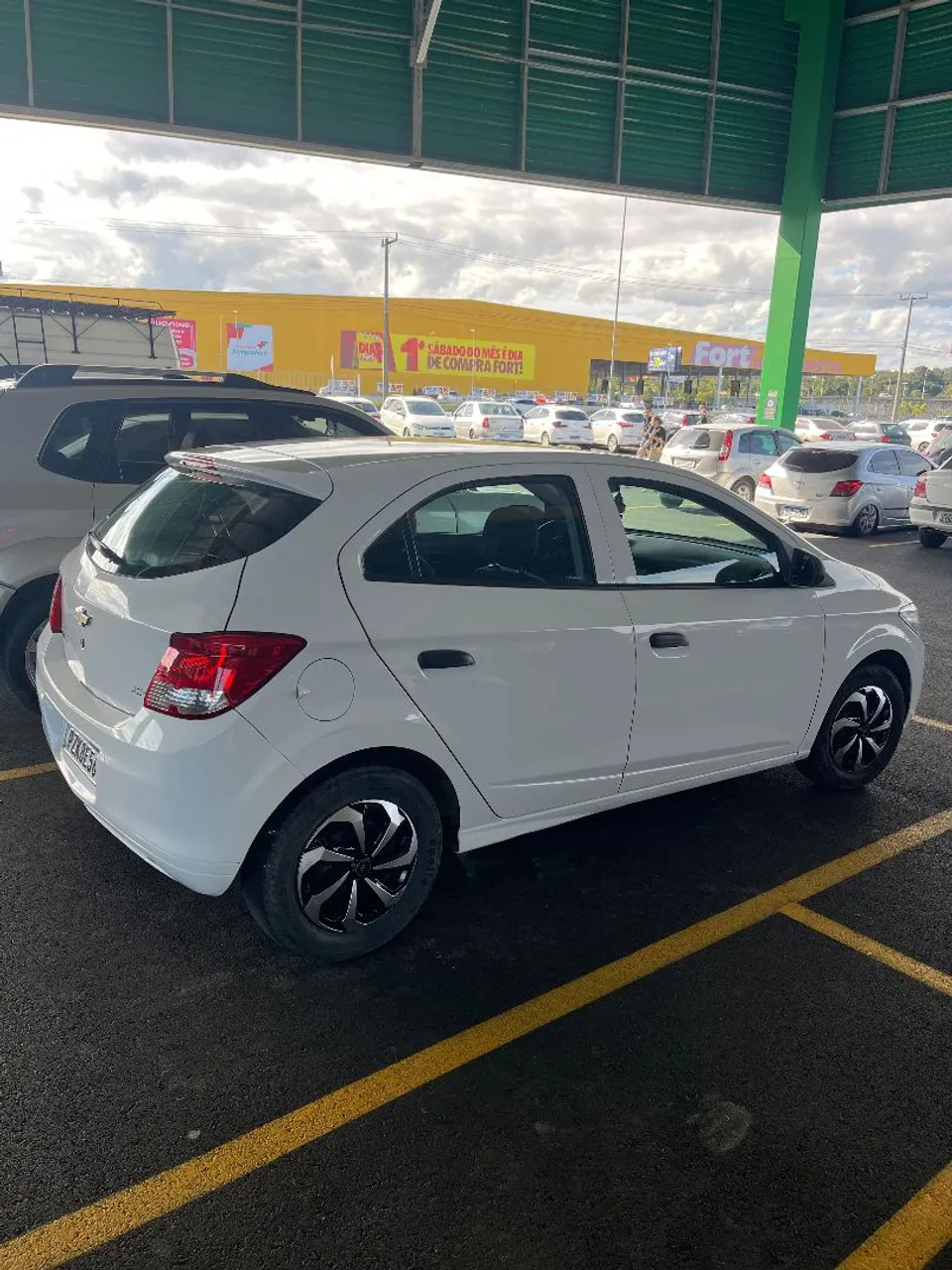 CHEVROLET ONIX 2018 Usados e Novos