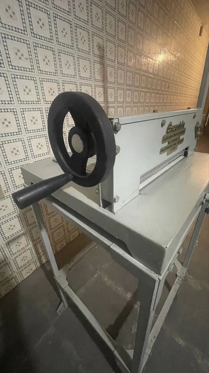 Guilhotina semi industrial 34 cm Excentric - Equipamentos Para Comércio ...