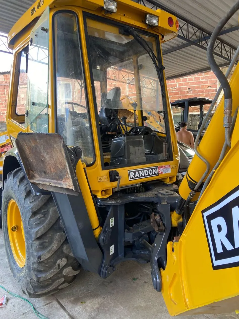 "retro escavdeira" no Brasil