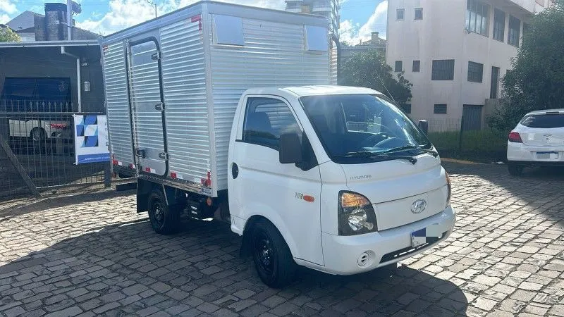 "carro bau pequeno" no Brasil