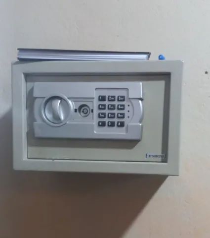 "cofre parede" no Brasil