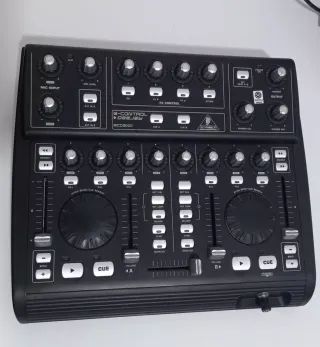 "controladora behringer 3000" no Brasil